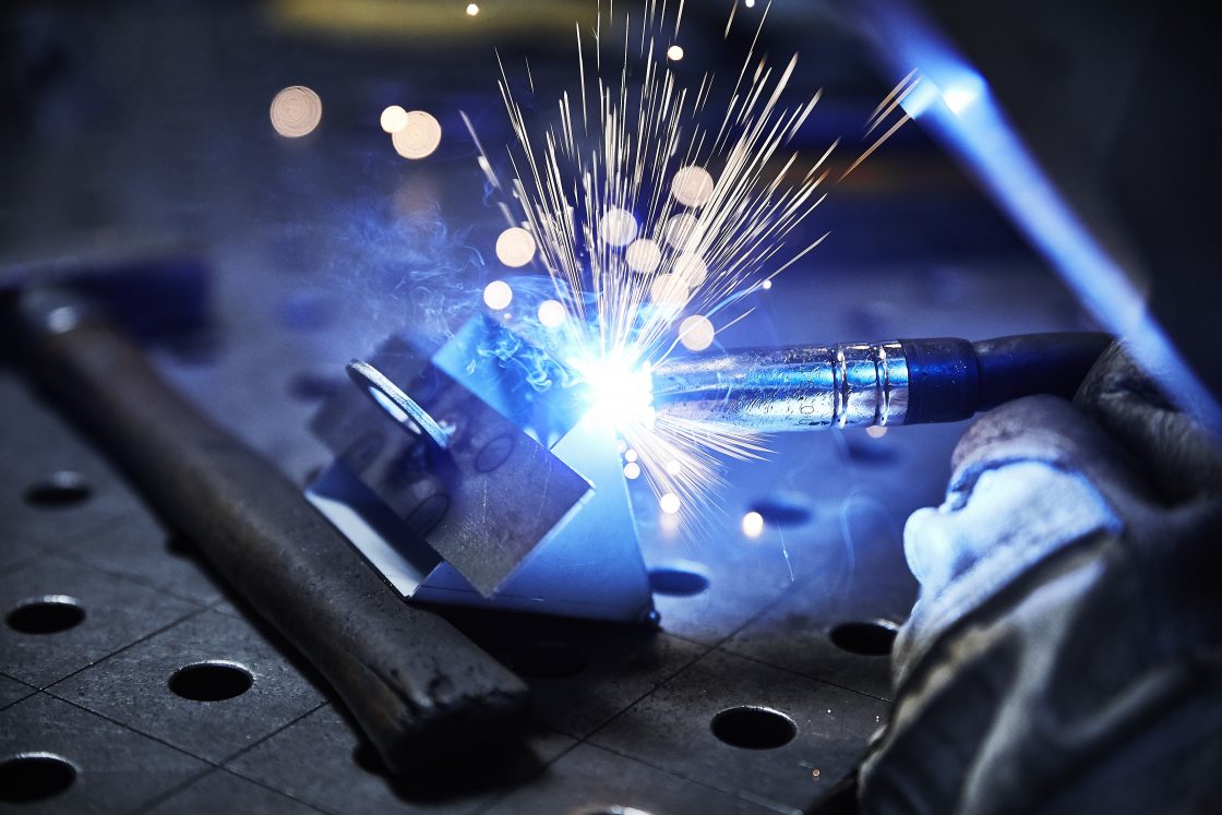 Manuelle Fertigung | Schmidt GmbH Metallwarenfabrik